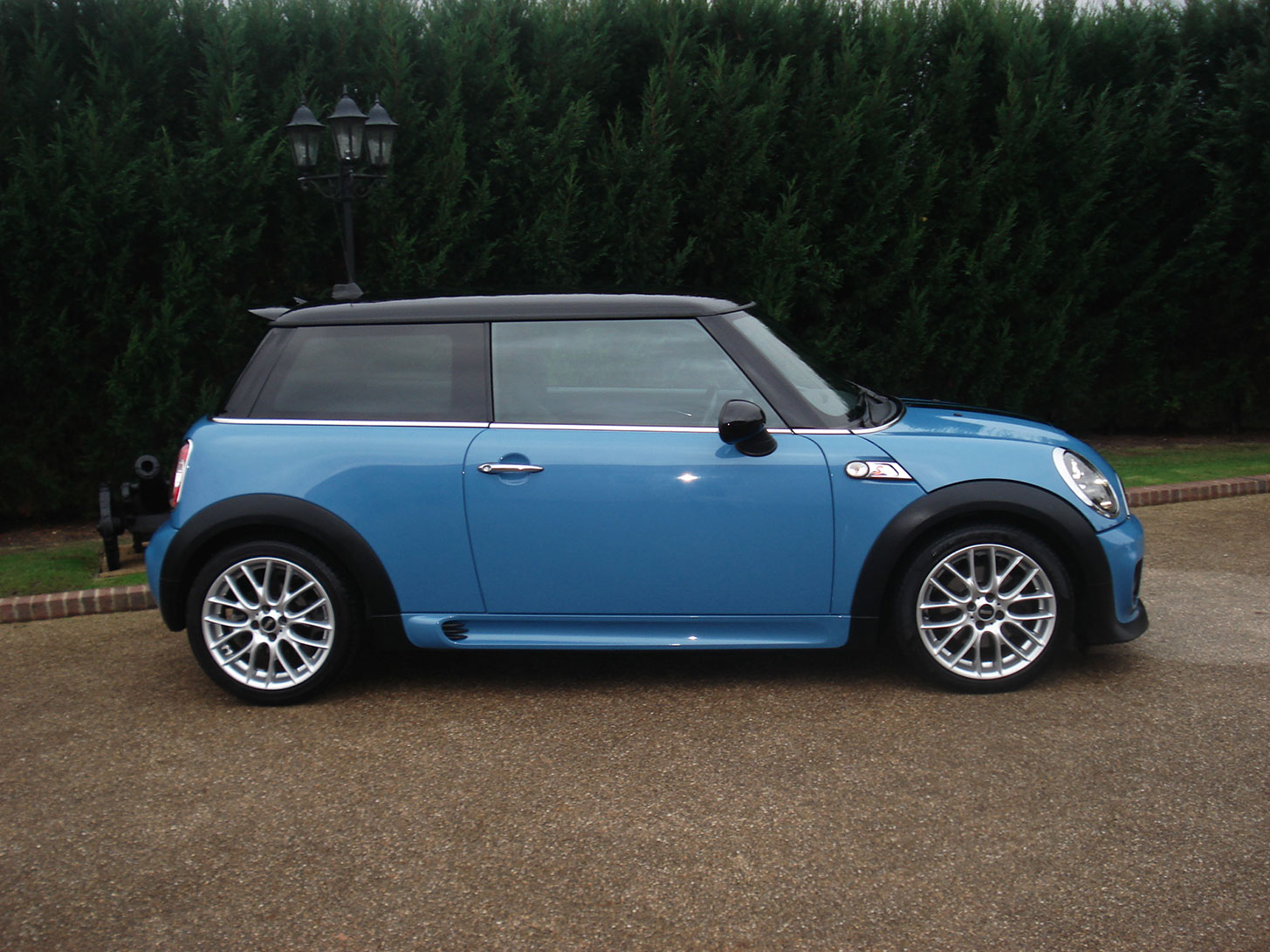 Welcome to Gems Motor Company - Gems Motors